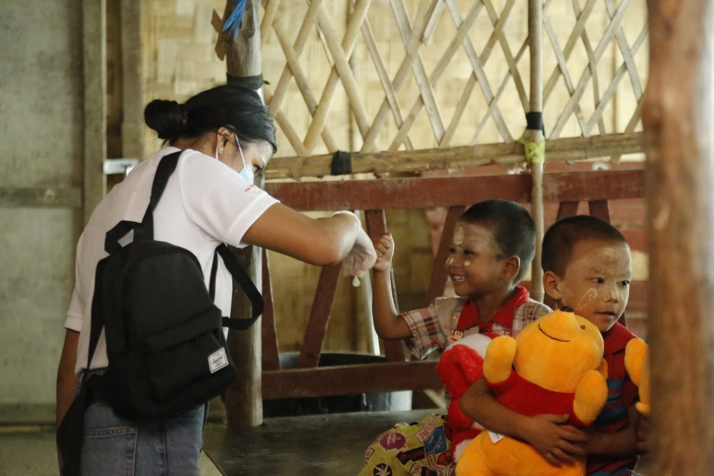 Ayeyarwady Foundation encourages orphans and aged people - Max Myanmar ...